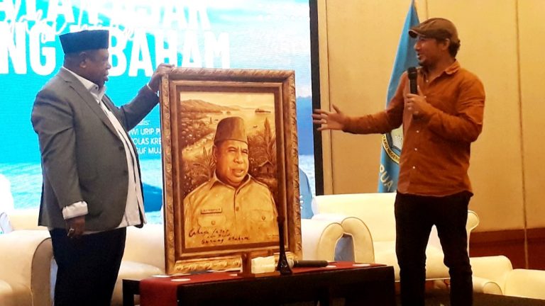 P3ISIP Indonesia dan PEWARNA Bedah Buku Cahaya Fajar dari Balik Gunung ...