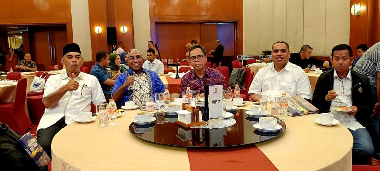 P3ISIP Indonesia dan PEWARNA Bedah Buku Cahaya Fajar dari Balik Gunung ...